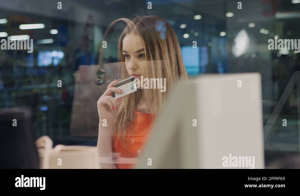 Storefront product showcase Stock Videos & Footage - HD and 4K Video Clips - Alamy