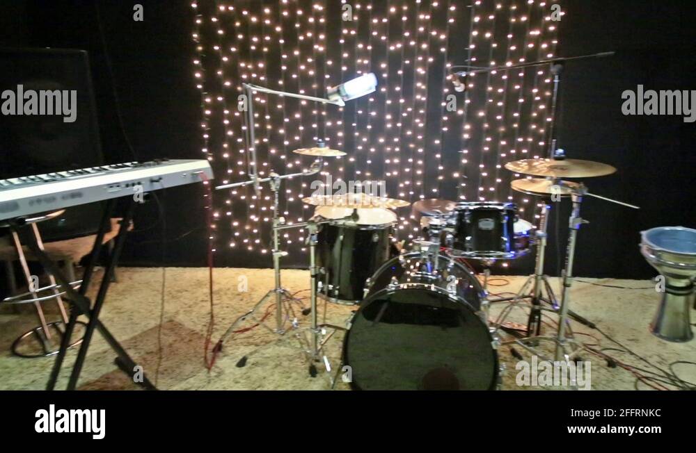 Studio instruments Stock Videos & Footage - HD and 4K Video Clips - Alamy