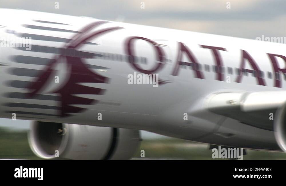 Airbus a350 xwb landing Stock Videos & Footage - HD and 4K Video Clips ...