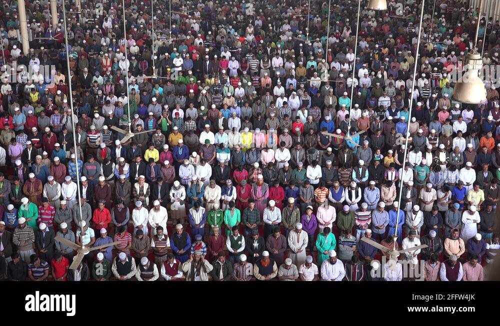 Islam in Bangladesh, crowds of Muslims attend Friday prayer in Dhaka ...
