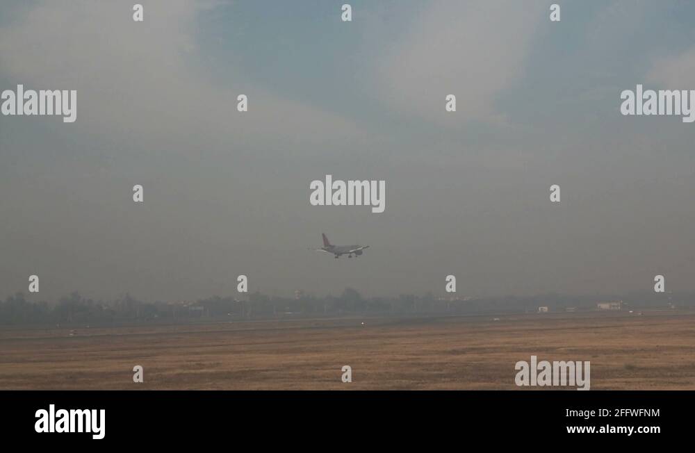 Aeroplane in mist Stock Videos & Footage - HD and 4K Video Clips - Alamy