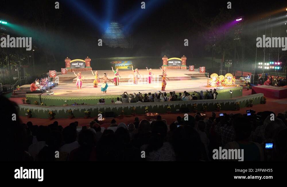Konark Dance Festival, stage, overview, temple, audience, India Stock ...