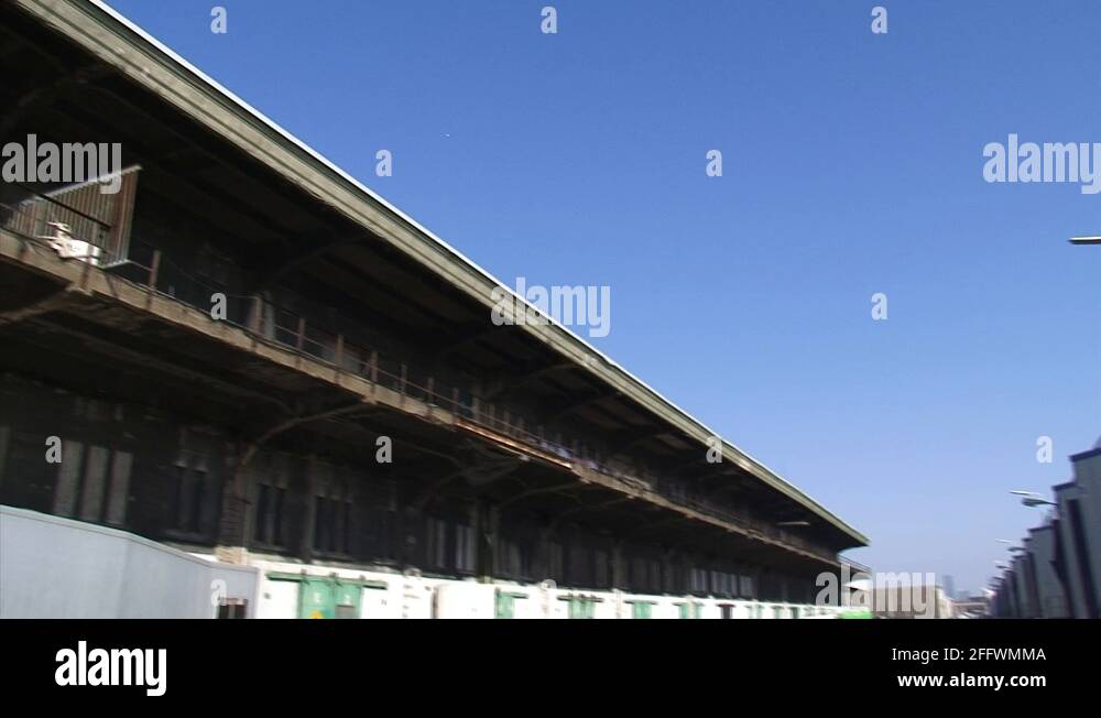 Loading platforms Stock Videos & Footage - HD and 4K Video Clips - Alamy