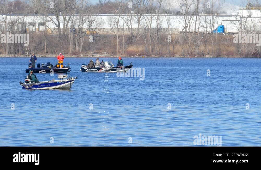 Crowd boats Stock Videos & Footage - HD and 4K Video Clips - Alamy