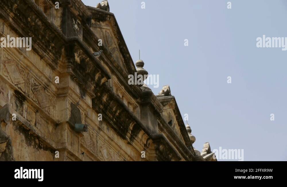 Birds flying temple Stock Videos & Footage - HD and 4K Video Clips - Alamy