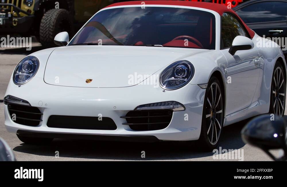 Convertable vehicle Stock Videos & Footage - HD and 4K Video Clips - Alamy