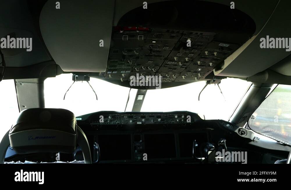 Boeing 787 dreamliner twin engine jet Stock Videos & Footage - HD and ...