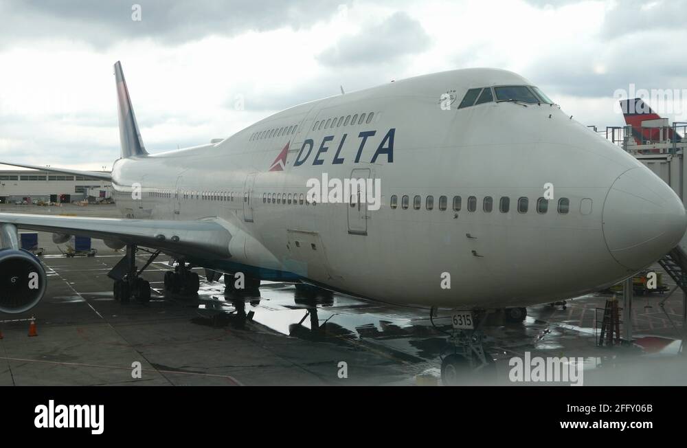 Aircraft jumbo flight transport Stock Videos & Footage - HD and 4K ...