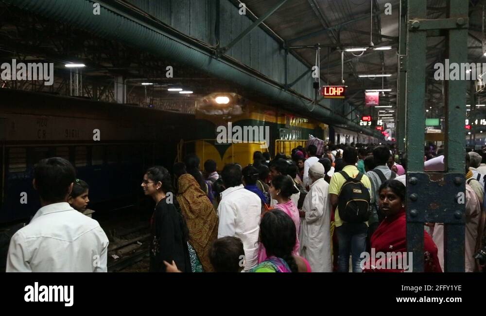 Crowded train station Stock Videos & Footage - HD and 4K Video Clips ...