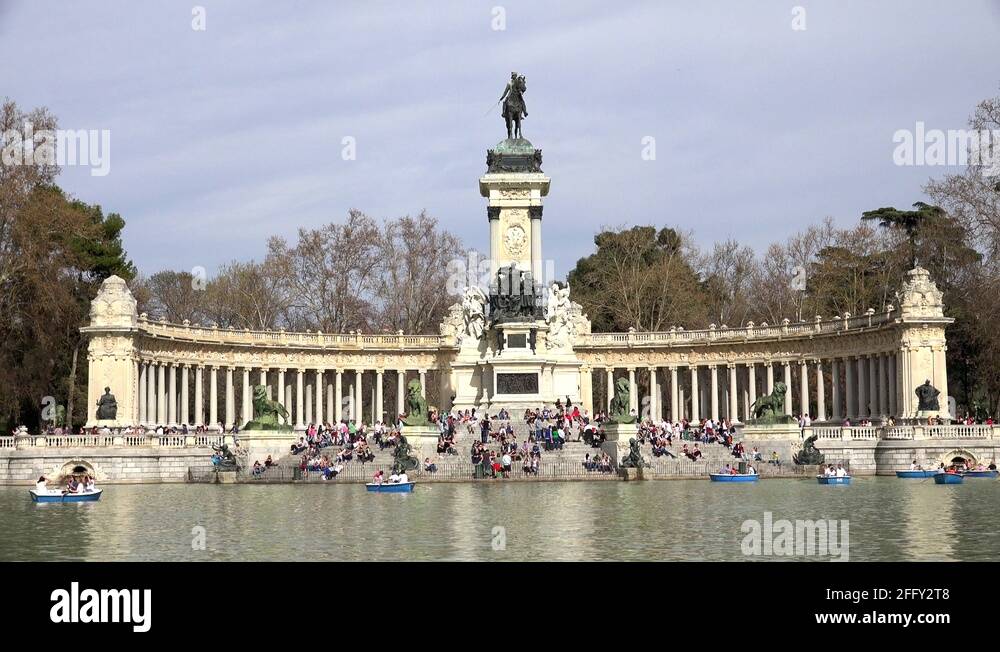 Lake retiro park Stock Videos & Footage - HD and 4K Video Clips - Alamy