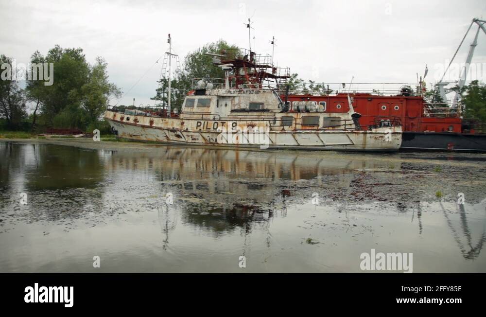 Shipwreck cruise ship Stock Videos & Footage - HD and 4K Video Clips ...