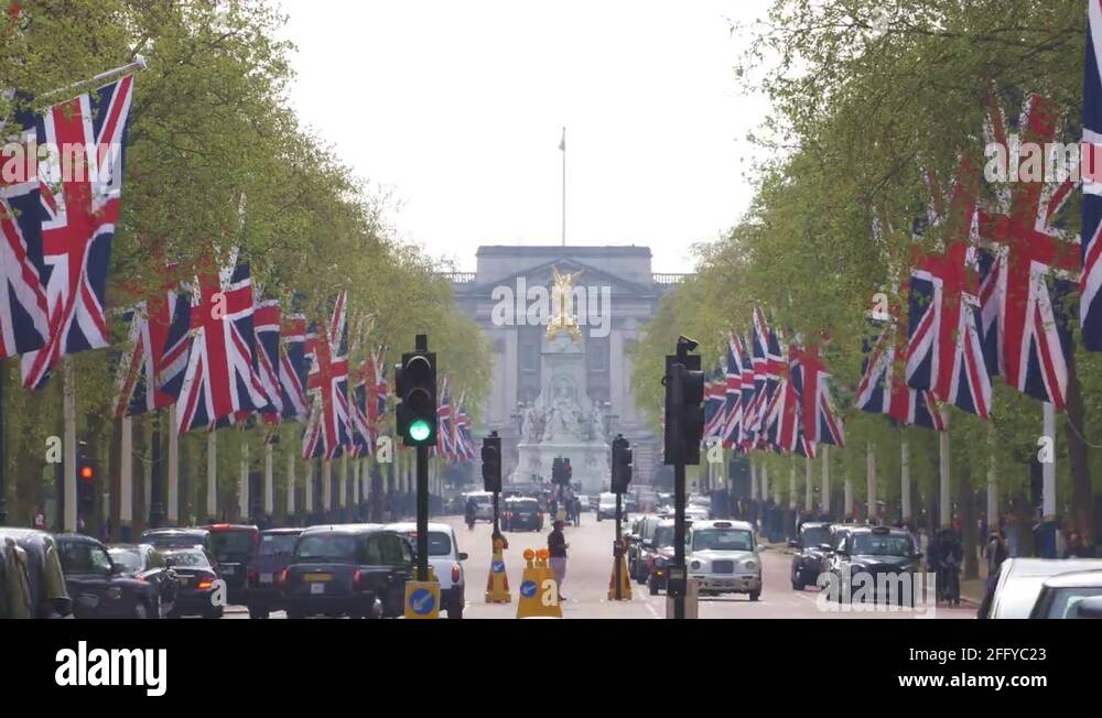 Buckingham palace flags Stock Videos & Footage - HD and 4K Video Clips ...