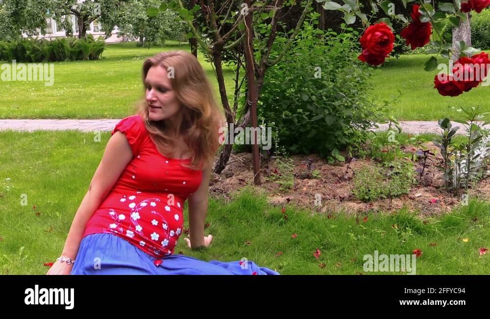 Big bush woman Stock Videos & Footage - HD and 4K Video Clips - Alamy