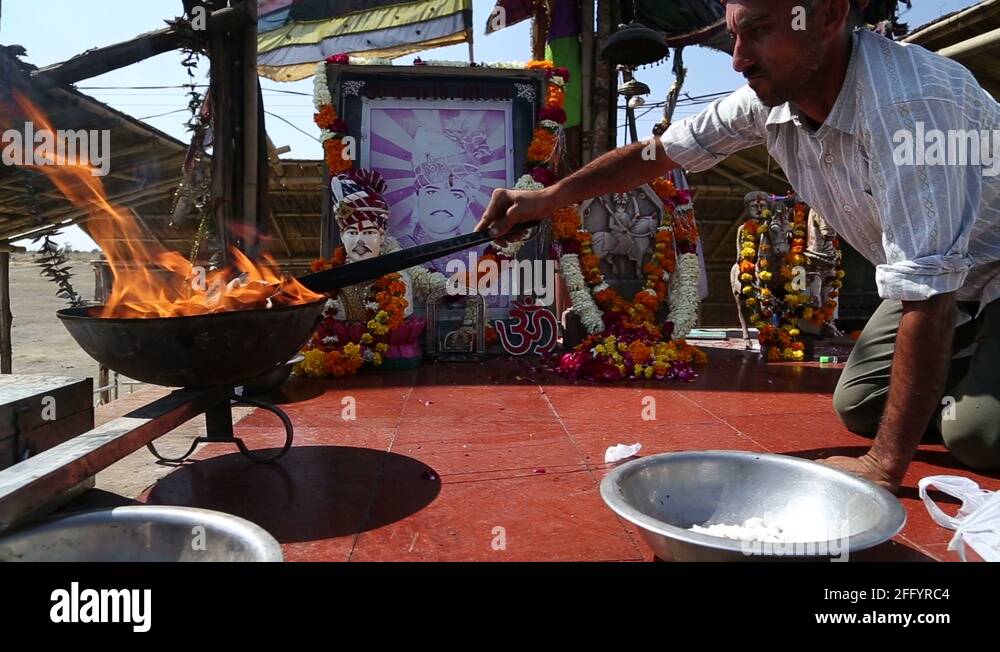 Hindu holy man fire Stock Videos & Footage - HD and 4K Video Clips - Alamy