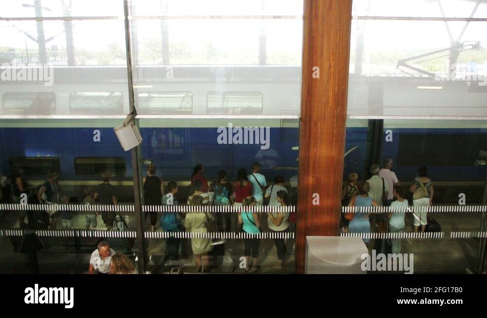 People getting on train Stock Videos & Footage - HD and 4K Video Clips ...