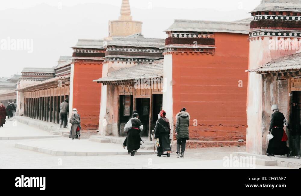 Tibetan kora Stock Videos & Footage - HD and 4K Video Clips - Alamy