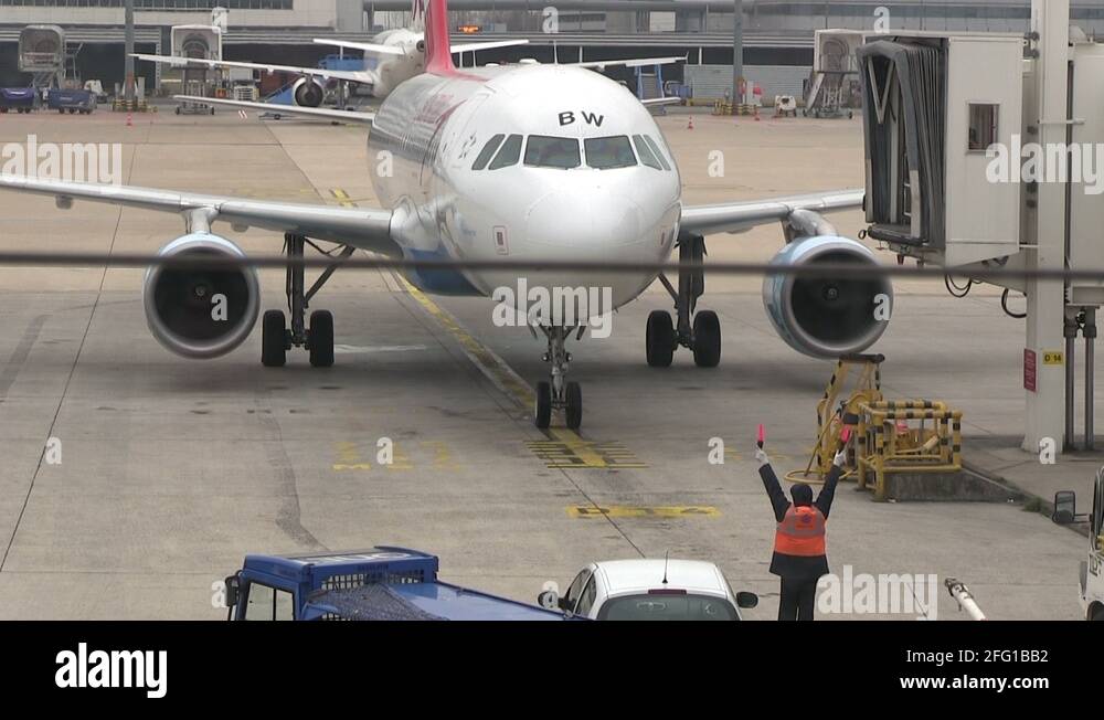 Aircraft marshaller Stock Videos & Footage - HD and 4K Video Clips - Alamy