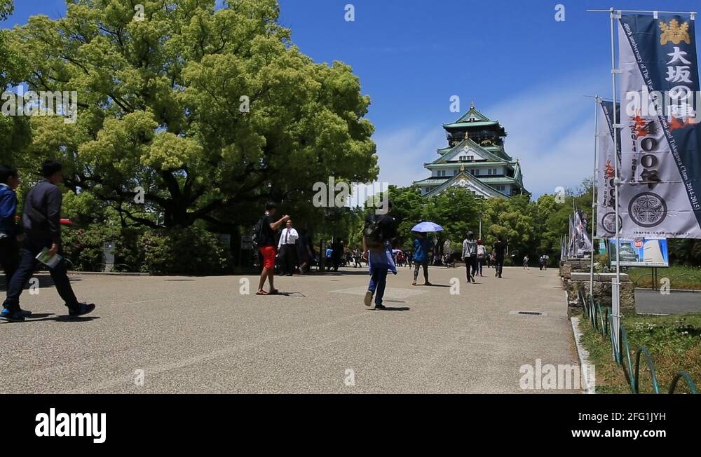 People around castle Stock Videos & Footage - HD and 4K Video Clips - Alamy