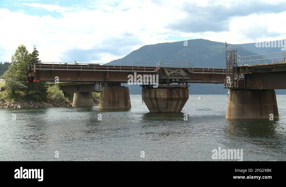 Swing bridge open Stock Videos & Footage - HD and 4K Video Clips - Alamy