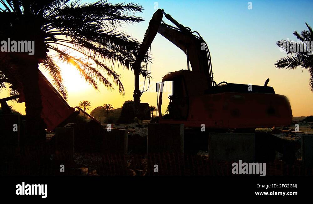 Mechanical excavator Stock Videos & Footage - HD and 4K Video Clips - Alamy