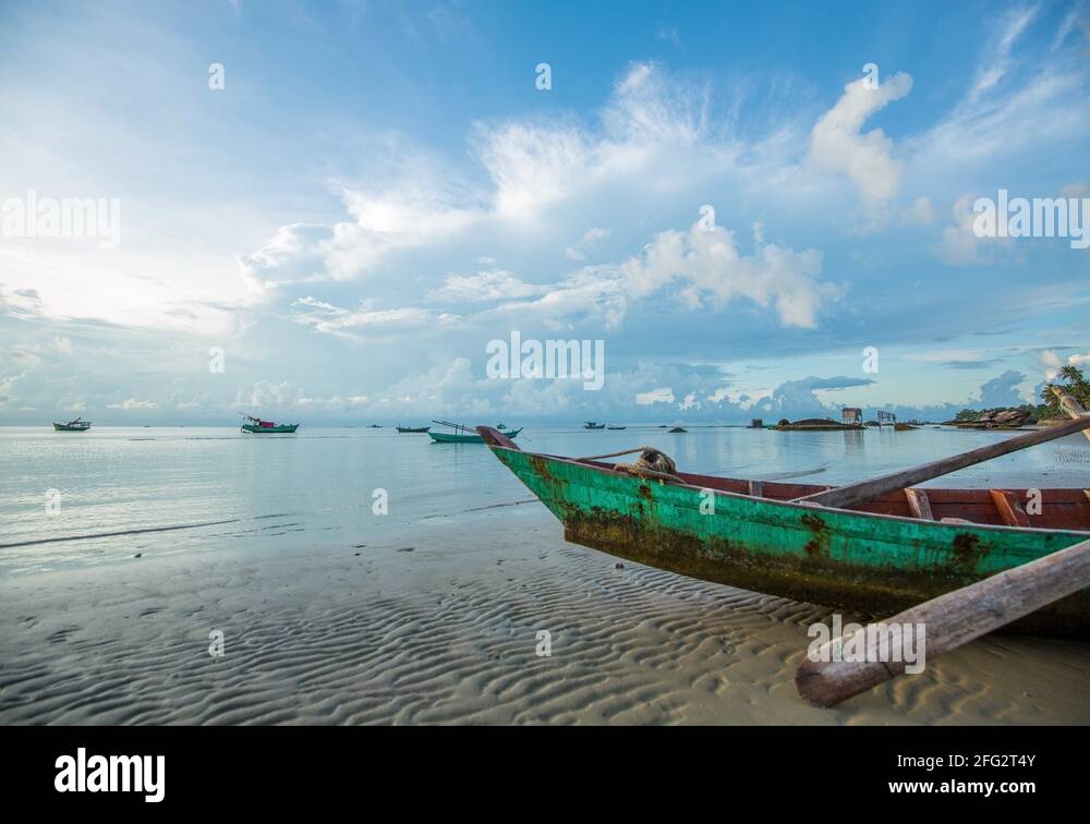 Stranded boat Stock Videos & Footage - HD and 4K Video Clips - Alamy