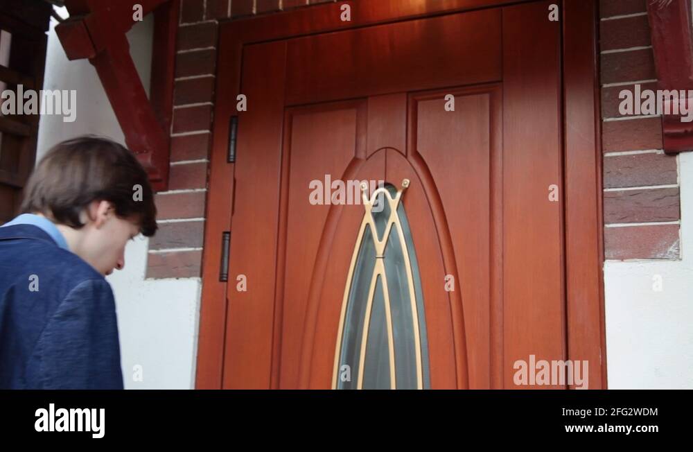 Door knocking salesman Stock Videos & Footage - HD and 4K Video Clips ...