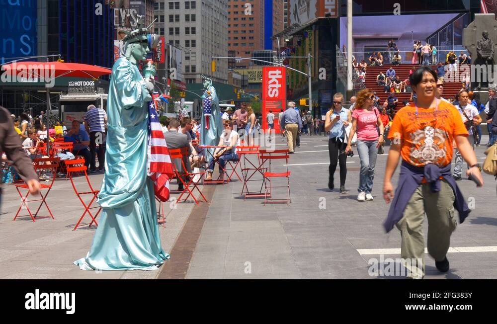 Statue tourist Stock Videos & Footage - HD and 4K Video Clips - Alamy