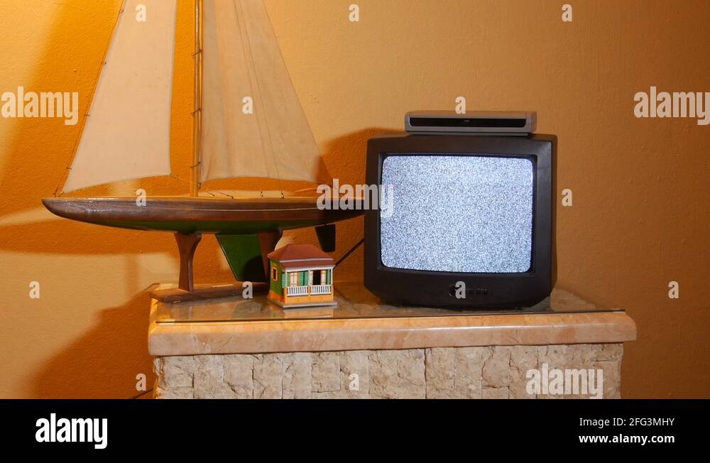 Old tv set screen static Stock Videos & Footage - HD and 4K Video Clips ...