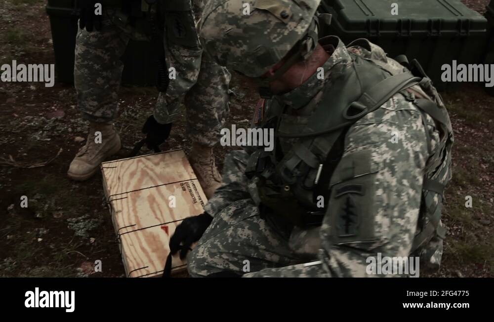 Opening crate Stock Videos & Footage - HD and 4K Video Clips - Alamy