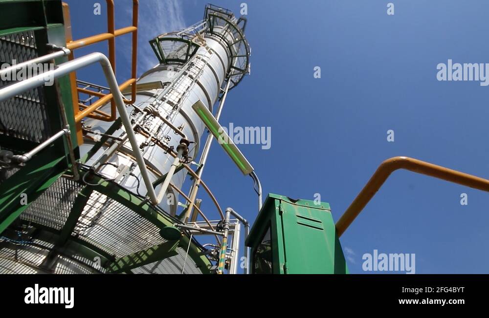 Refinery tower Stock Videos & Footage - HD and 4K Video Clips - Alamy