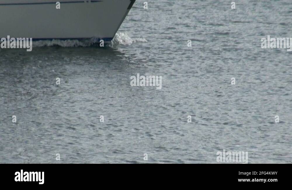 Breaking water Stock Videos & Footage - HD and 4K Video Clips - Alamy