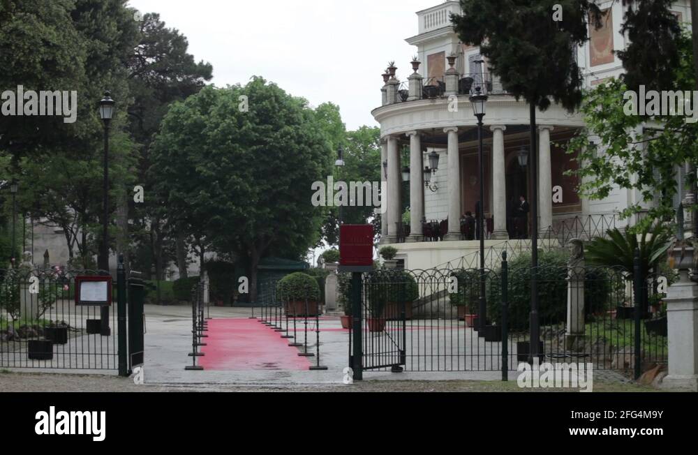 Redcarpet red carpet Stock Videos & Footage - HD and 4K Video Clips - Alamy