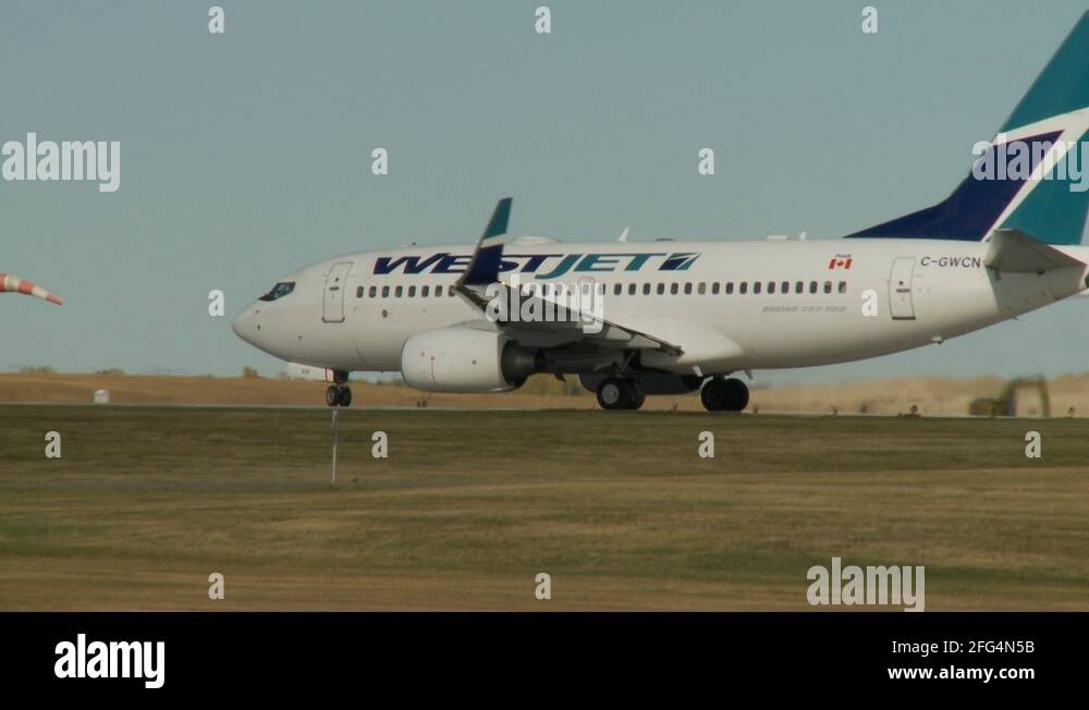 Boeing takeoff 737 Stock Videos & Footage - HD and 4K Video Clips - Alamy