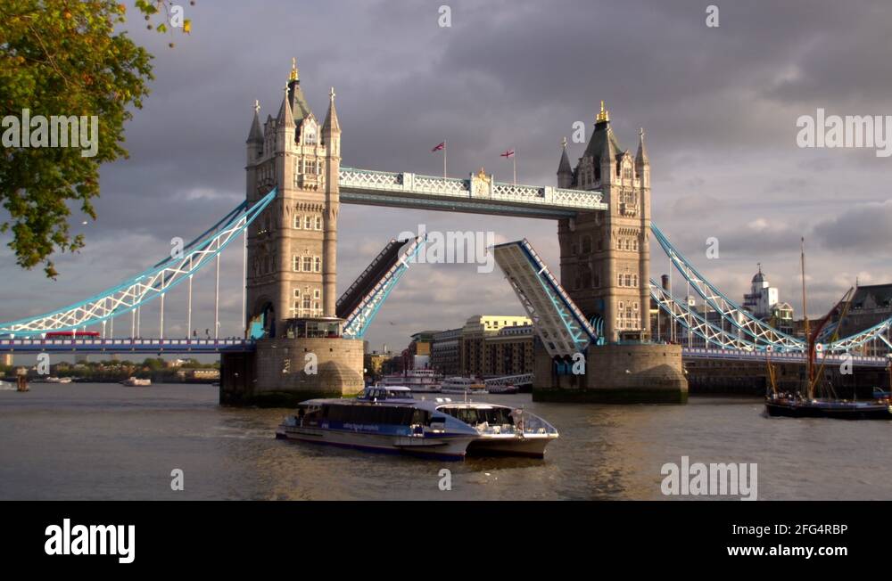 Tower bridge boat Stock Videos & Footage - HD and 4K Video Clips - Alamy