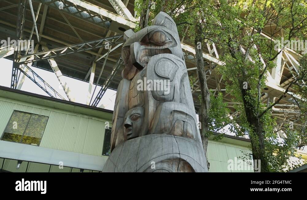 Vancouver island totem pole Stock Videos & Footage - HD and 4K Video ...