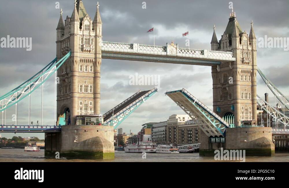 Raise tower bridge Stock Videos & Footage - HD and 4K Video Clips - Alamy