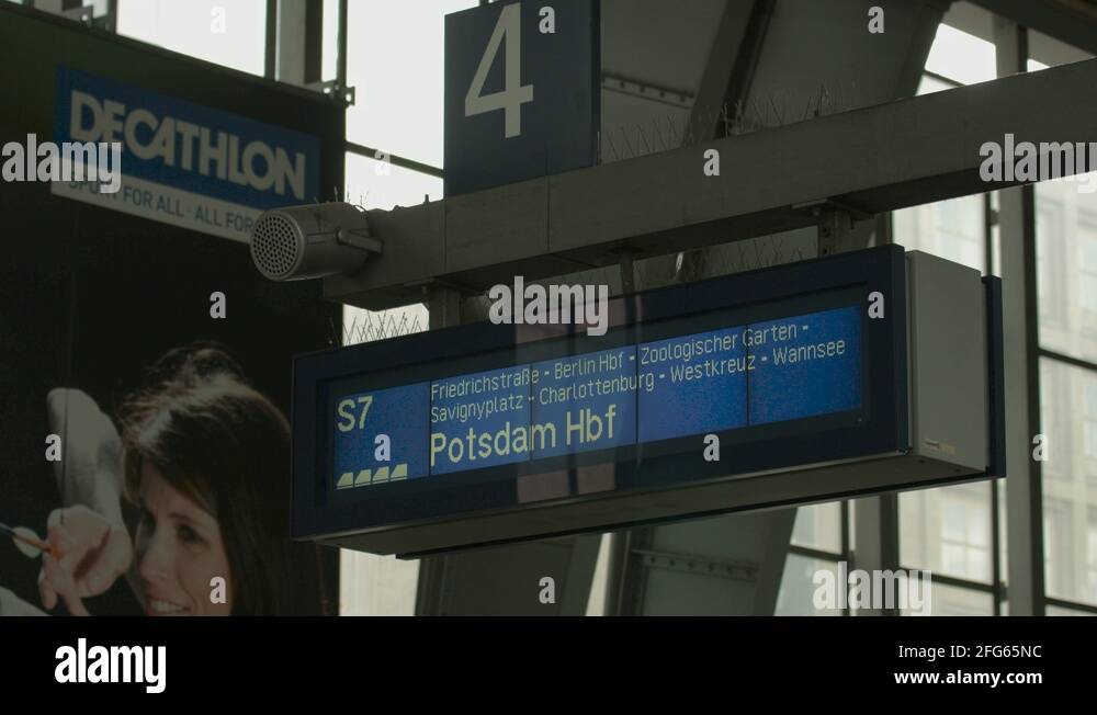 Platform 4 sign Stock Videos & Footage - HD and 4K Video Clips - Alamy