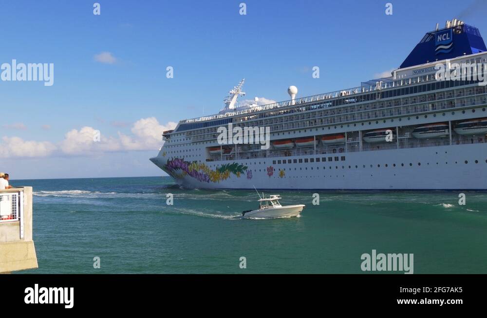 Liner and pier Stock Videos & Footage - HD and 4K Video Clips - Alamy