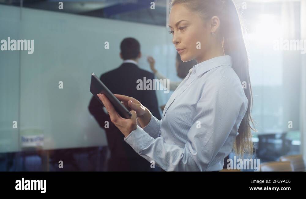 Crowded office interior Stock Videos & Footage - HD and 4K Video Clips ...