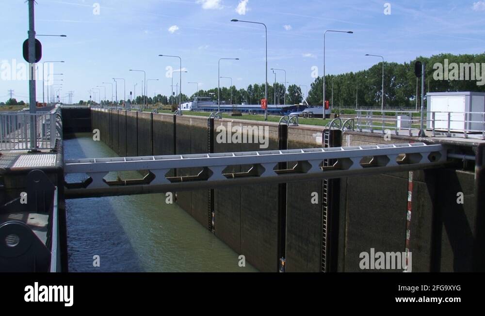Empty lock chamber Stock Videos & Footage - HD and 4K Video Clips - Alamy
