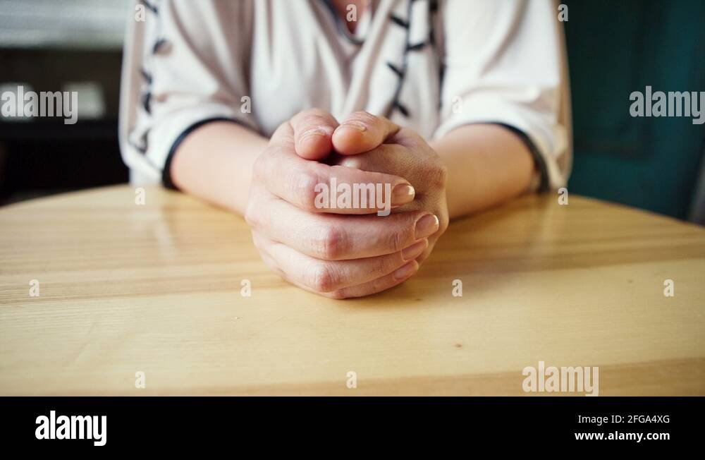 Frowning woman Stock Videos & Footage - HD and 4K Video Clips - Alamy