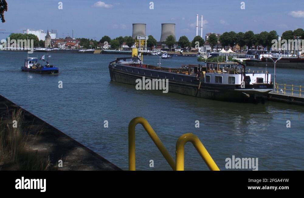 Ship at quayside Stock Videos & Footage - HD and 4K Video Clips - Alamy
