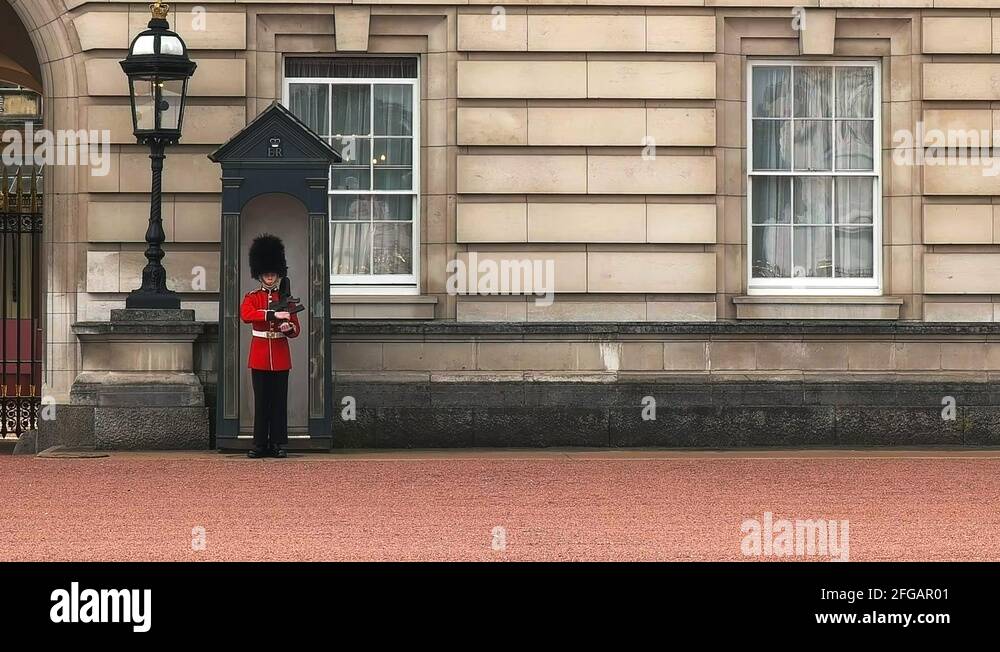 Queen red box buckingham palace Stock Videos & Footage - HD and 4K ...