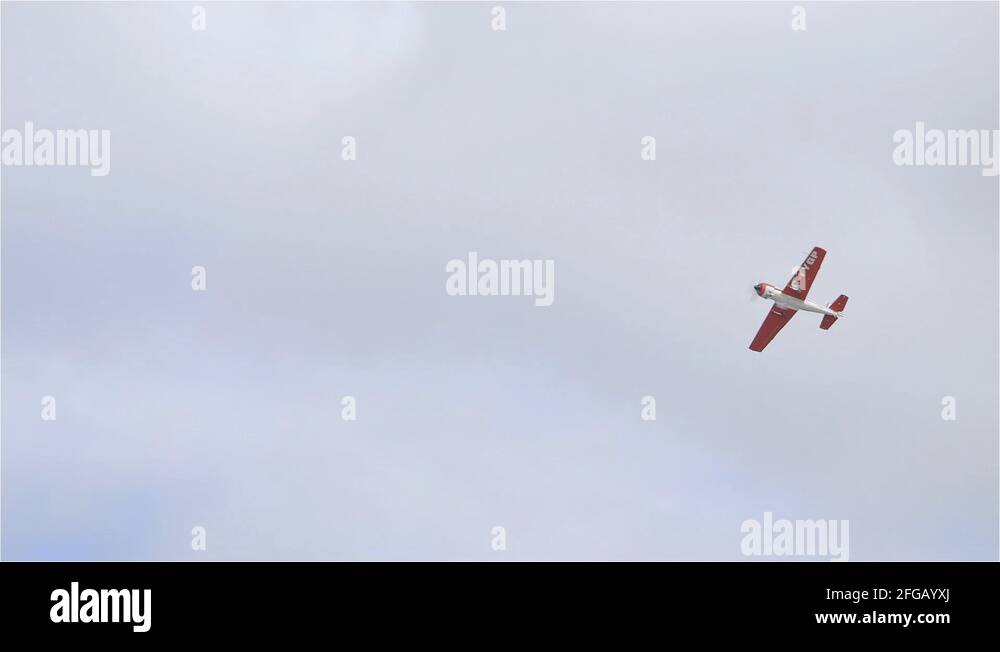 Manoeuvres aircraft Stock Videos & Footage - HD and 4K Video Clips - Alamy