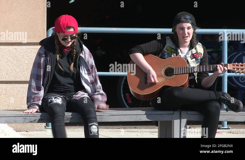 Buskers busker Stock Videos & Footage - HD and 4K Video Clips - Alamy