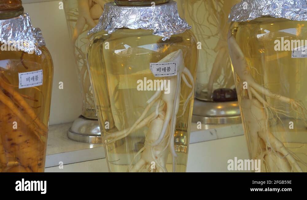 Ginseng Trade Shop in the Namdaemun market. Seoul, South Korea Stock ...