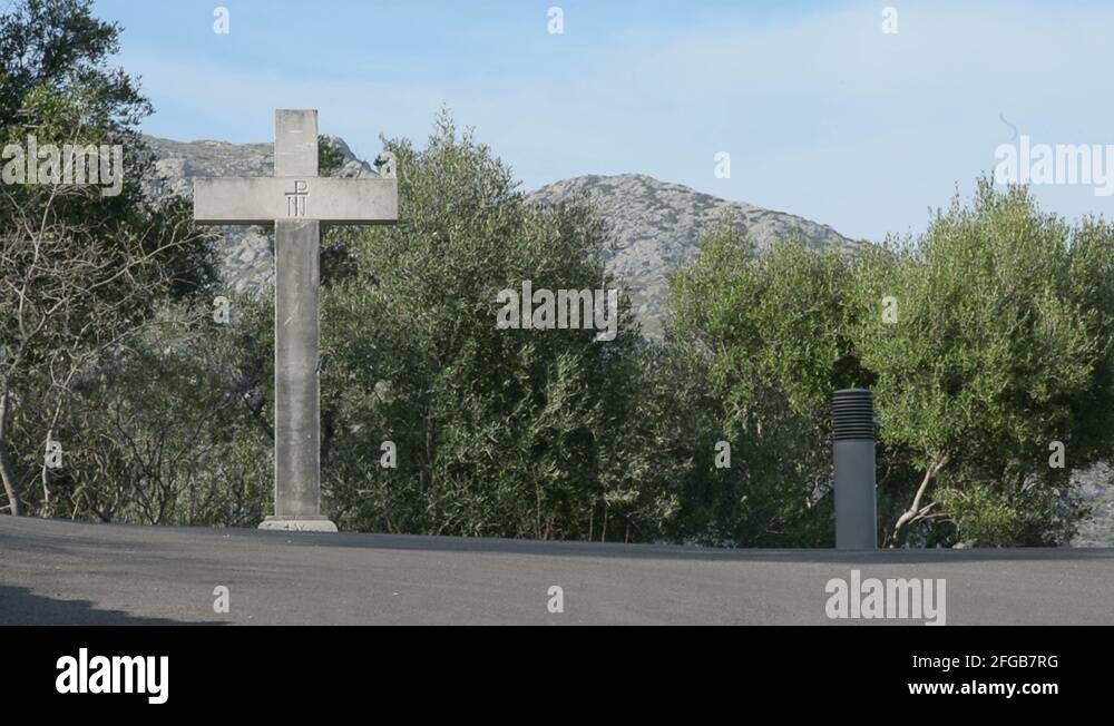 Roadside cross Stock Videos & Footage - HD and 4K Video Clips - Alamy