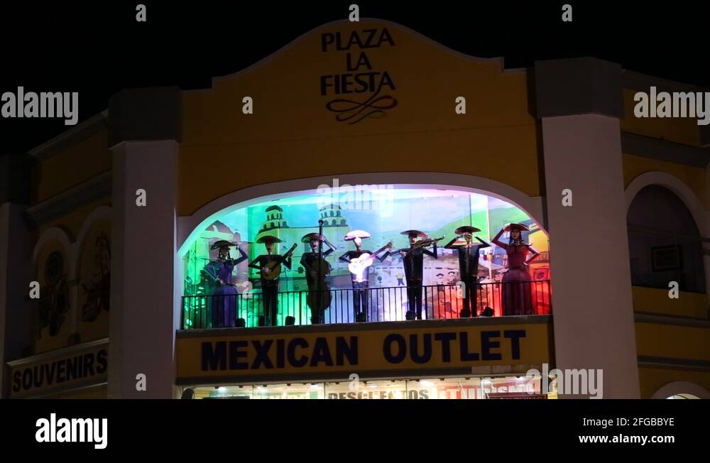 Plaza outlet Stock Videos & Footage - HD and 4K Video Clips - Alamy