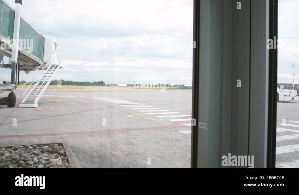 Boarding plane sign Stock Videos & Footage - HD and 4K Video Clips - Alamy