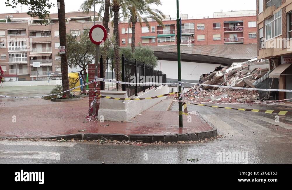Earthquake building Stock Videos & Footage - HD and 4K Video Clips - Alamy